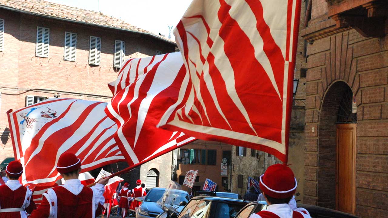 Messa per la festa titolare della contrada della Giraffa | IVO Play Messa per la festa titolare della contrada della Giraffa | IVO Play